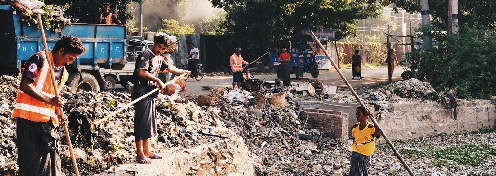 Mobilising communities to manage solid waste and play a greater role in ...